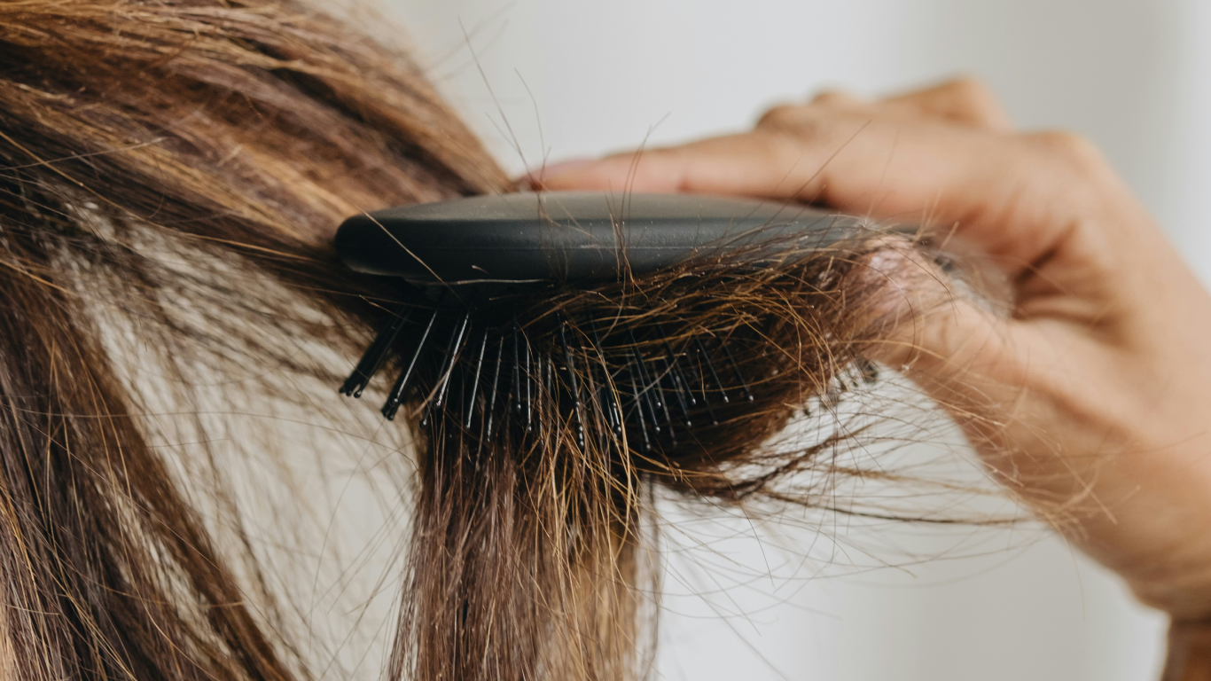 Pelo seco, débil y sin brillo tras el verano: recupéralo con Biotina ...